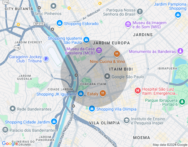 Apartamento em prédio neoclássico com amplo living e vista privilegiada ...